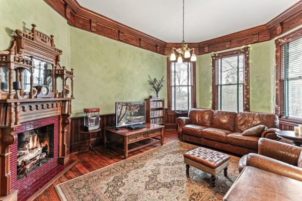 Sold: ‘A Sophisticated Late Victorian’ on the National Register in ...