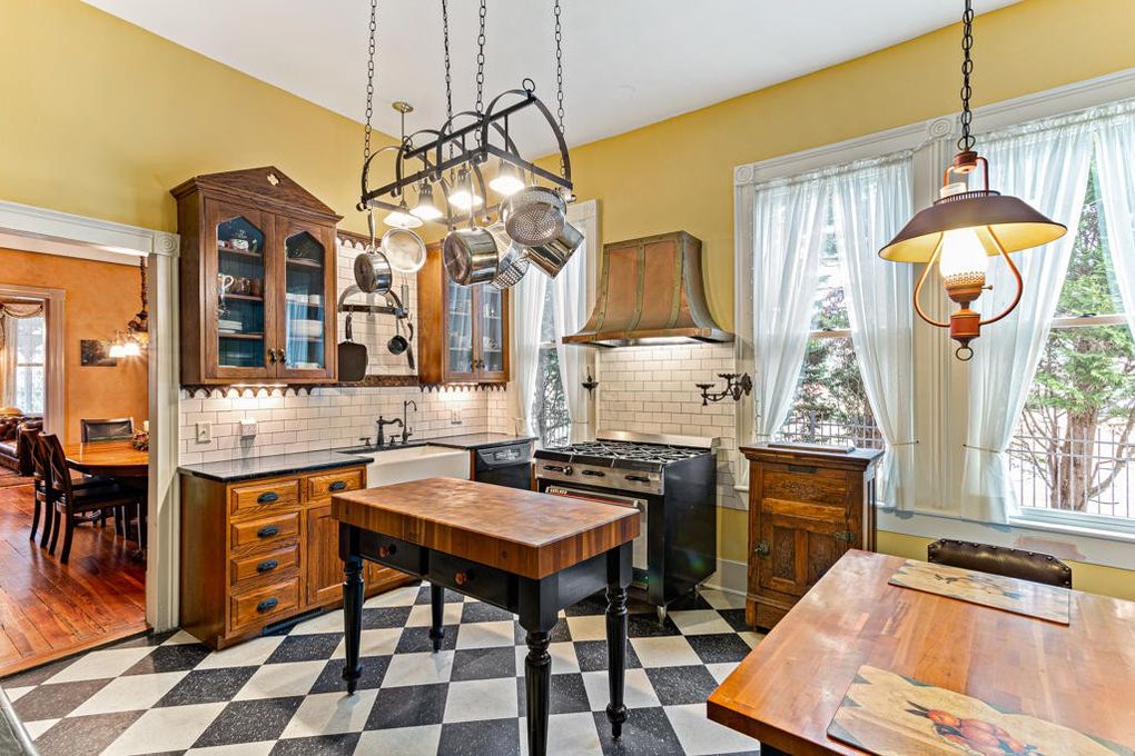 Sold: ‘A Sophisticated Late Victorian’ on the National Register in ...