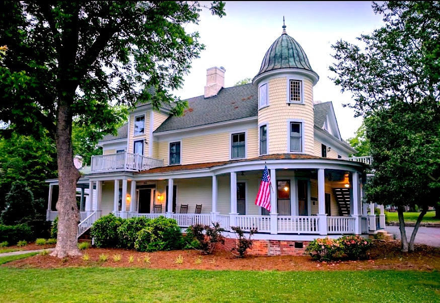 The Wade-Arscott House: A Much-Admired Judge’s 1871 Queen Anne in Troy ...